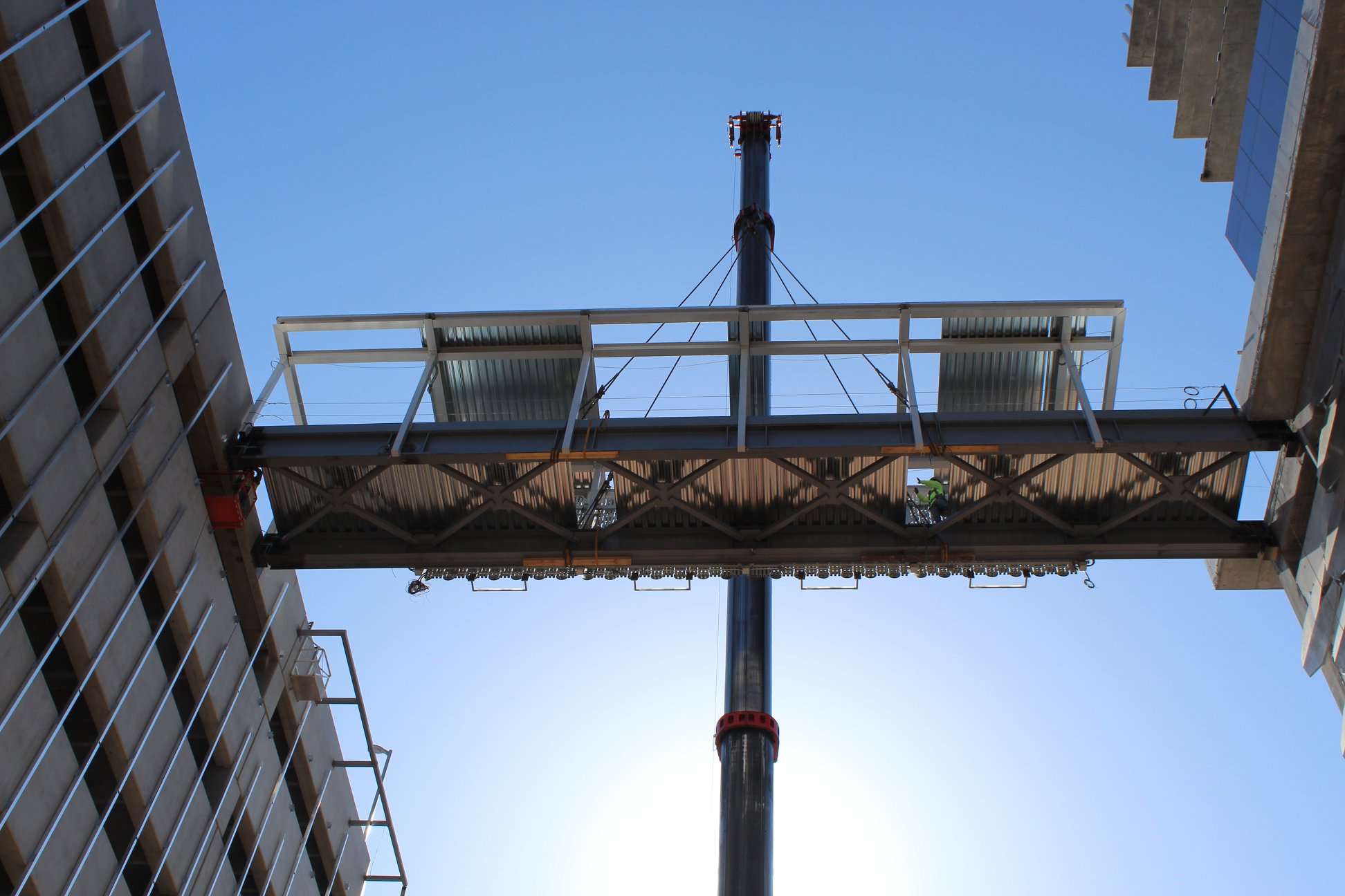 Watermark Bridge, 86,786lbs picked with a 550t crane - Pro Steel Erectors